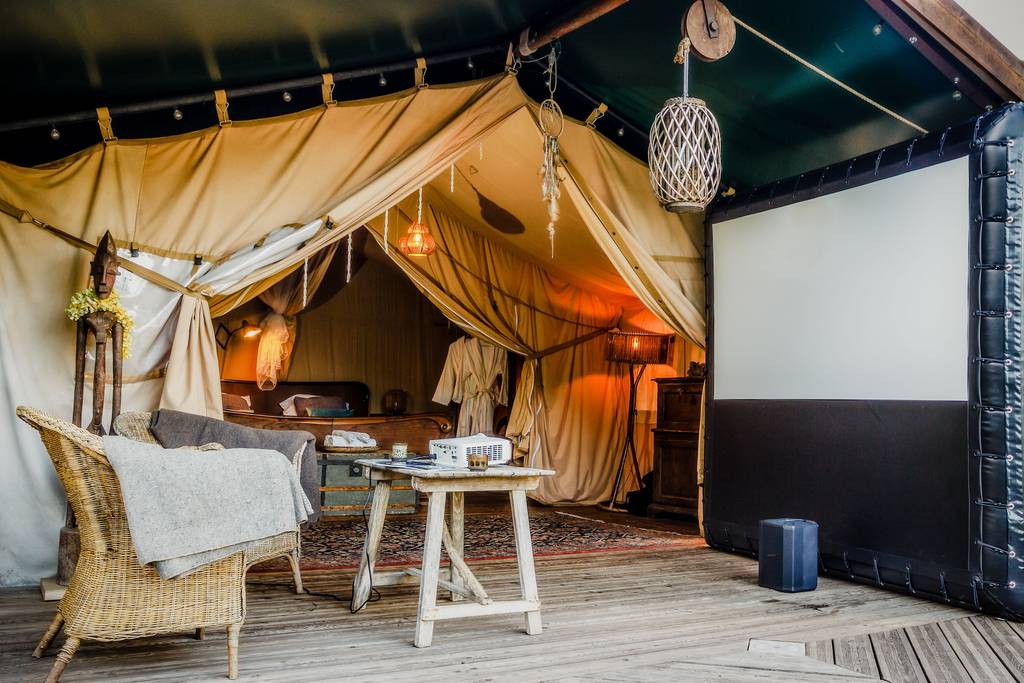 AIRSCREEN nano - the ultraportable inflatable movie screen