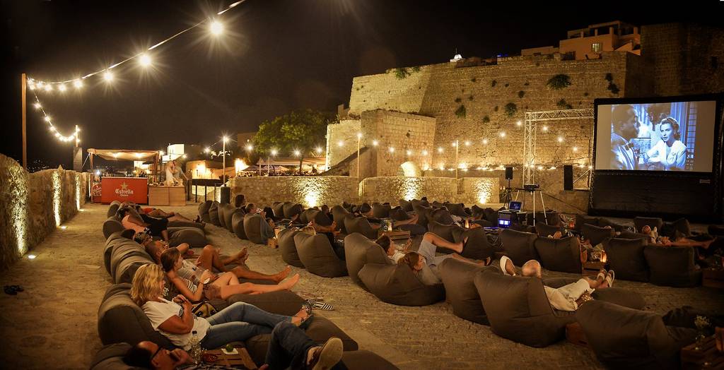 Movie nights for hotels & resorts - AIRSCREEN – Outdoor Movie Screens ...